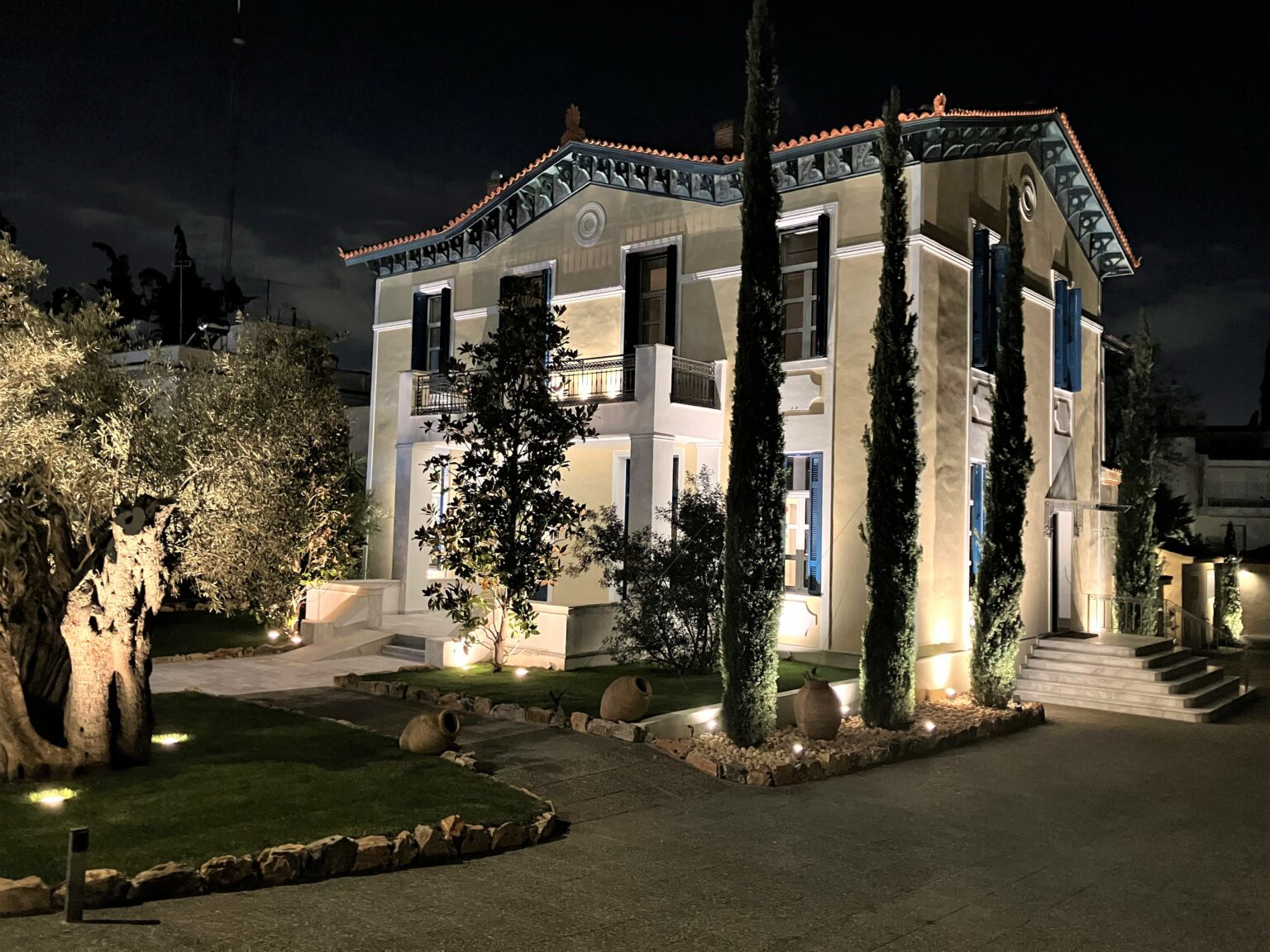Ποιοι είμαστε
